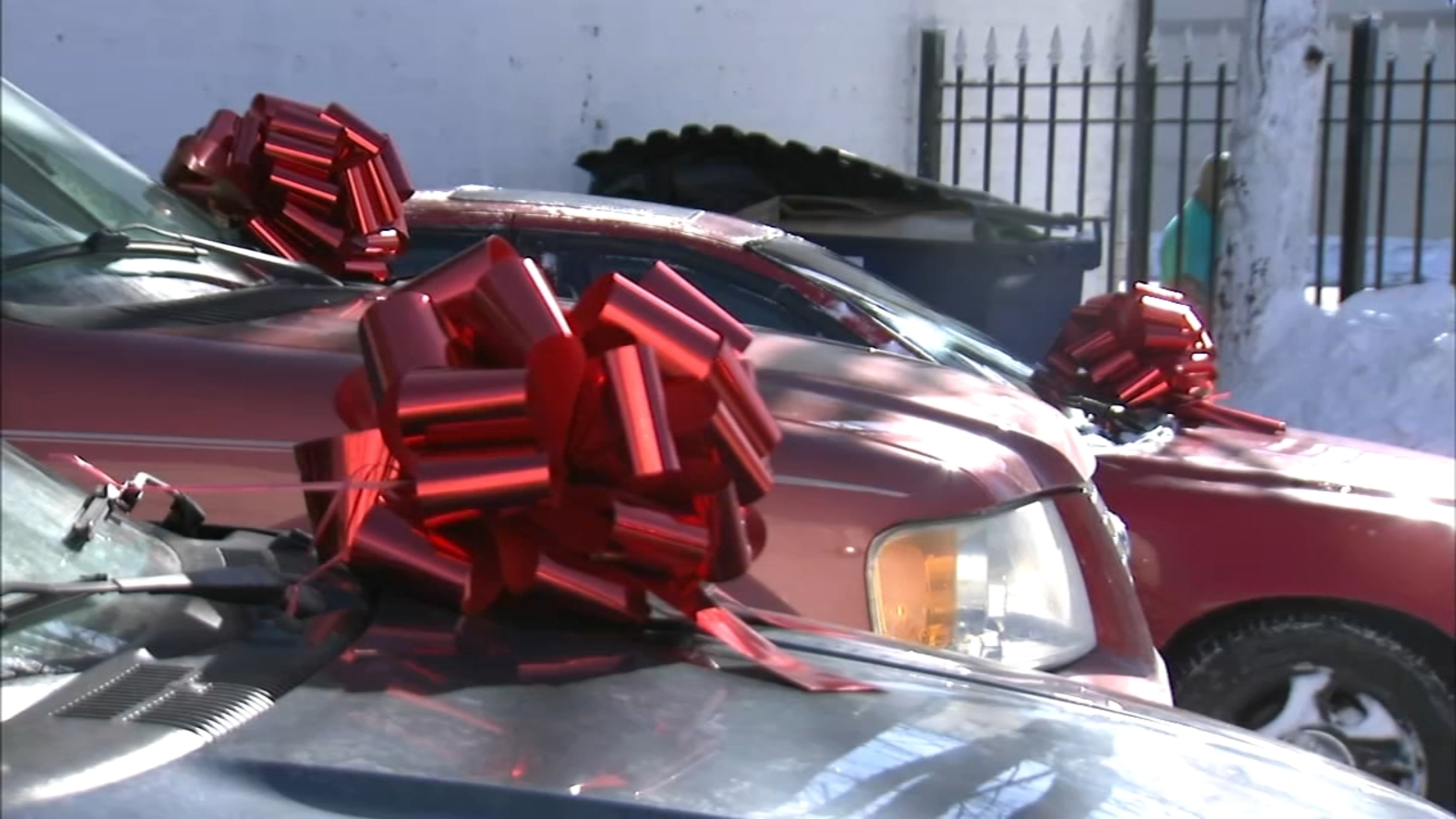 Chicago carjacking victims surprised with free cars by good Samaritan ...