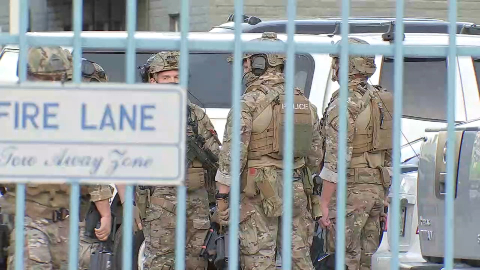 HPD Swat Scene: Man surrenders after holding girlfriend hostage, police ...