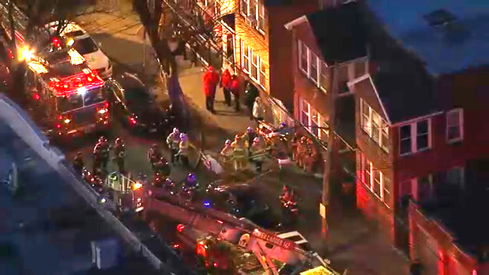 Firefighter injured in 2-alarm fire in Woodhaven, Queens - ABC7 New York