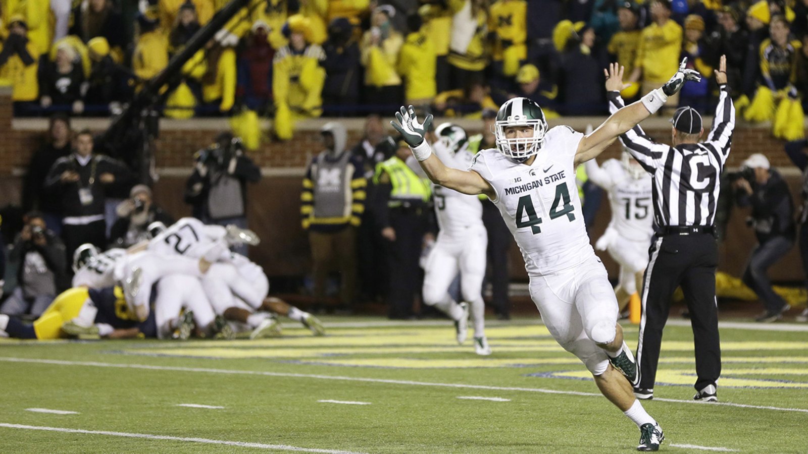 Fan has heart attack toward end of Michigan St-Michigan game - ABC13 ...