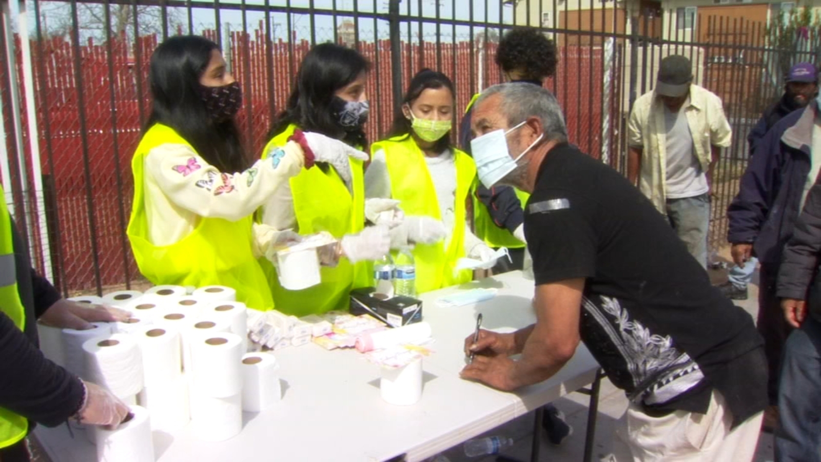 Volunteers come together to serve homeless in Downtown Fresno - ABC30 ...