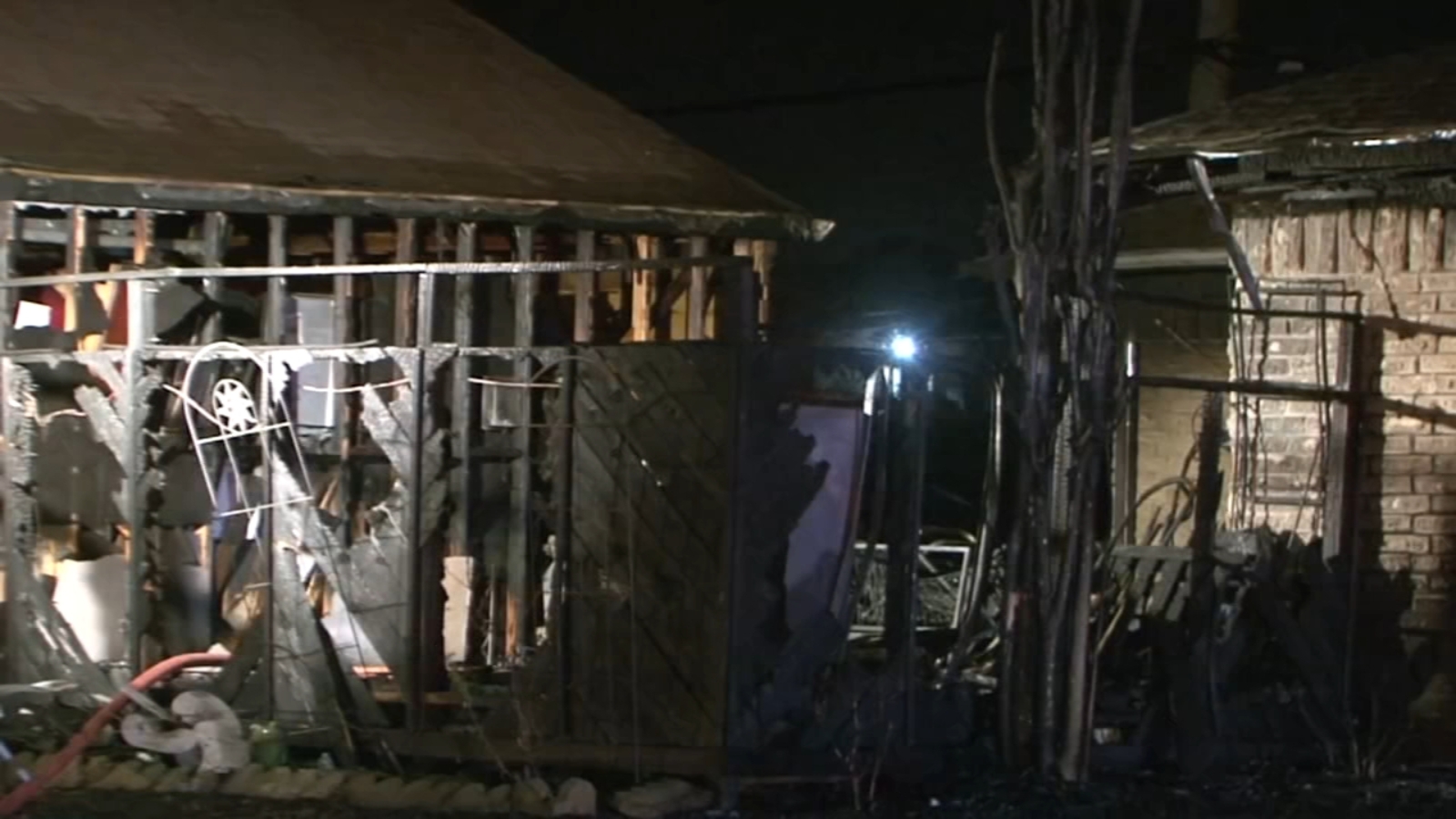 Family of 7 rescued from southeast Houston house fire - ABC13 Houston