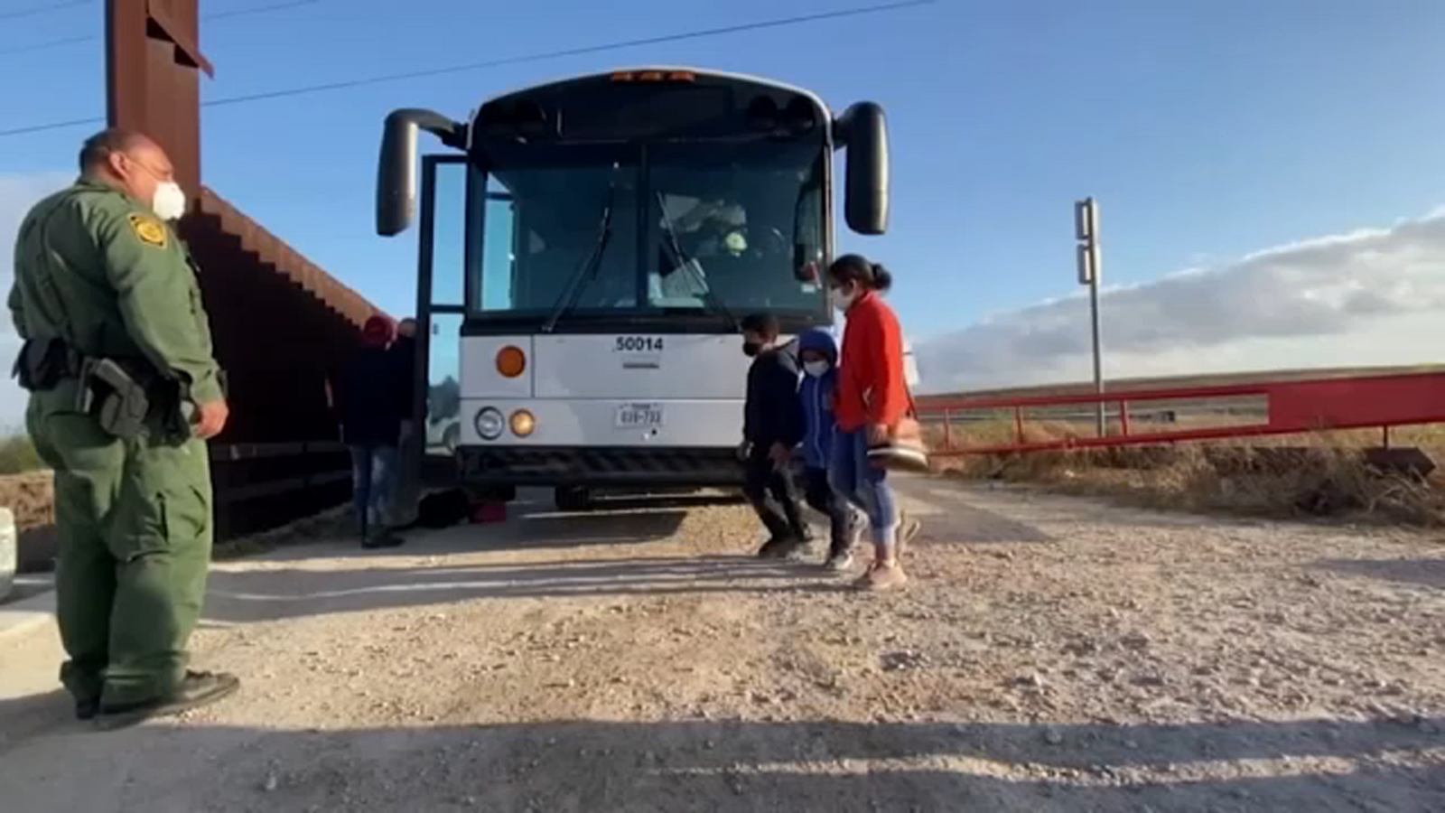 Texas border crisis: More emergency sites opening to handle influx of ...