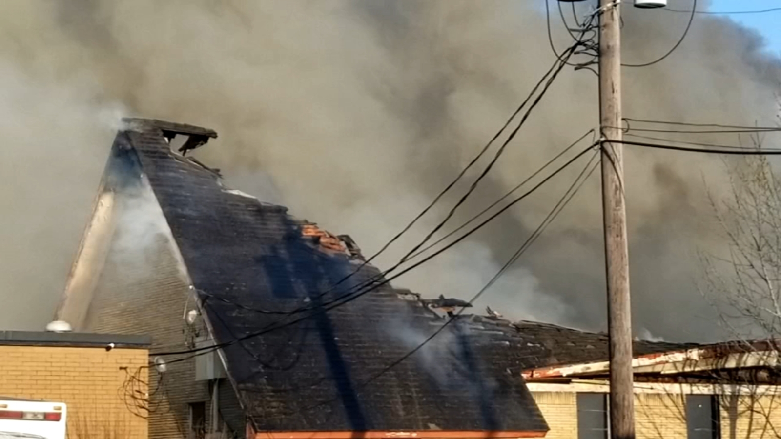 Pasadena Community of Church burns in Saturday morning fire - ABC13 Houston