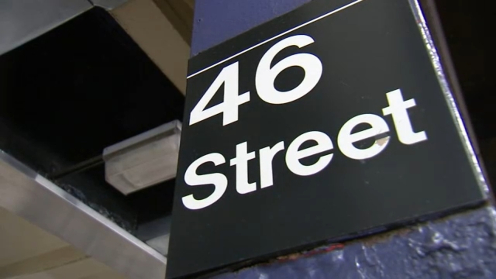 Man with long rap sheet arrested in pair of Queens subway attacks - ABC7 New York