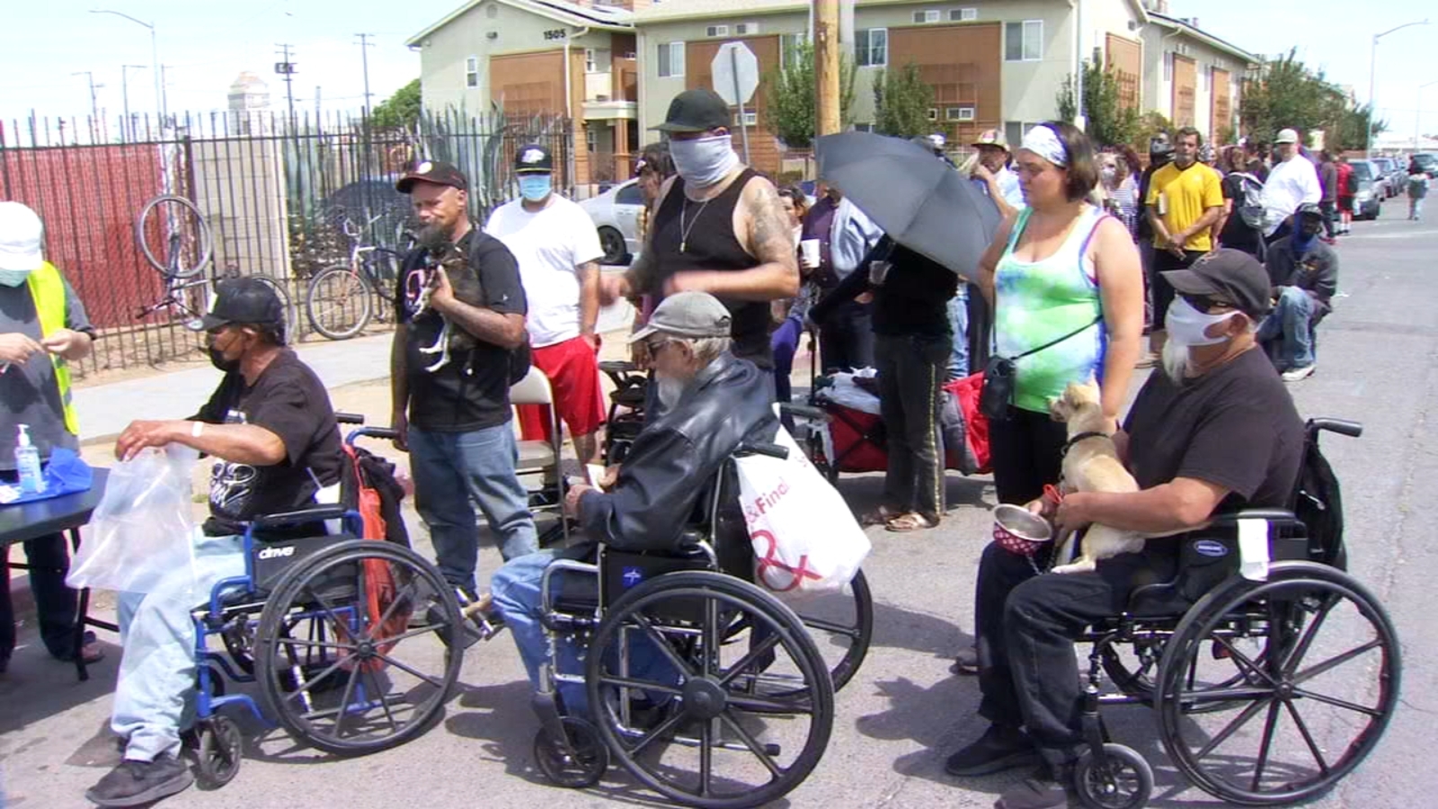 Community gathers to serve homeless in Downtown Fresno - ABC30 Fresno