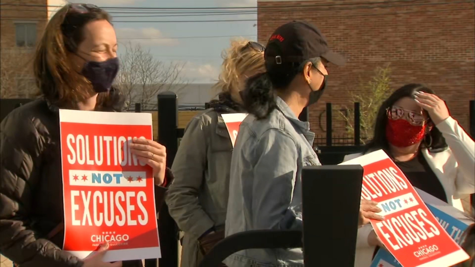 Group of CPS parents protest Chicago Teachers Union over possible high ...