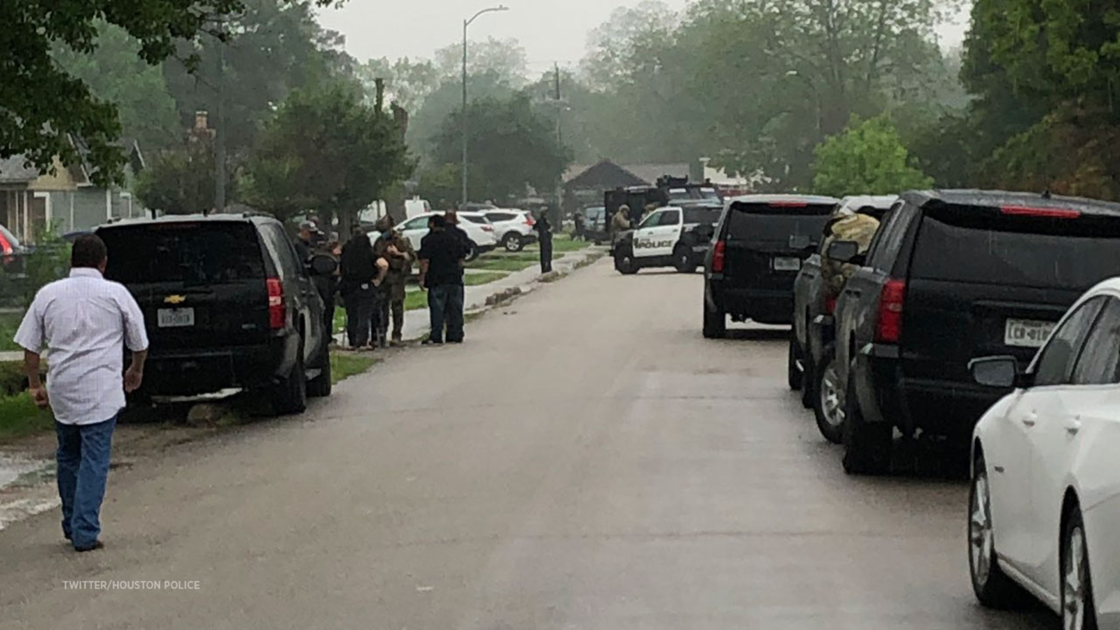 SWAT situation with armed man in N. Houston ends - ABC13 Houston