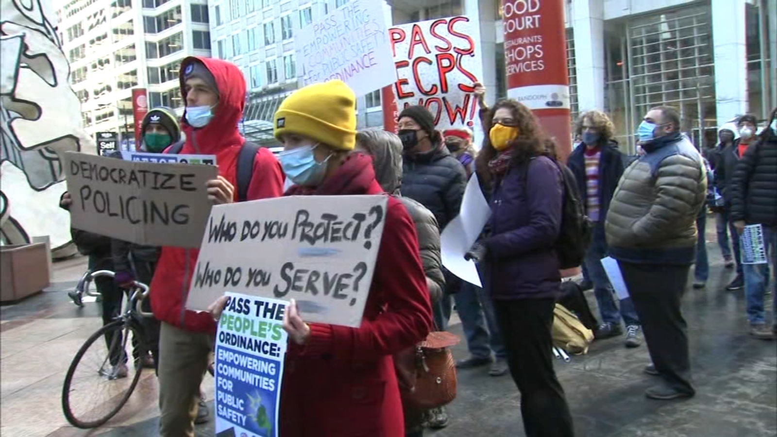Chicago City Council resumes in-person meeting as Thompson Center rally ...
