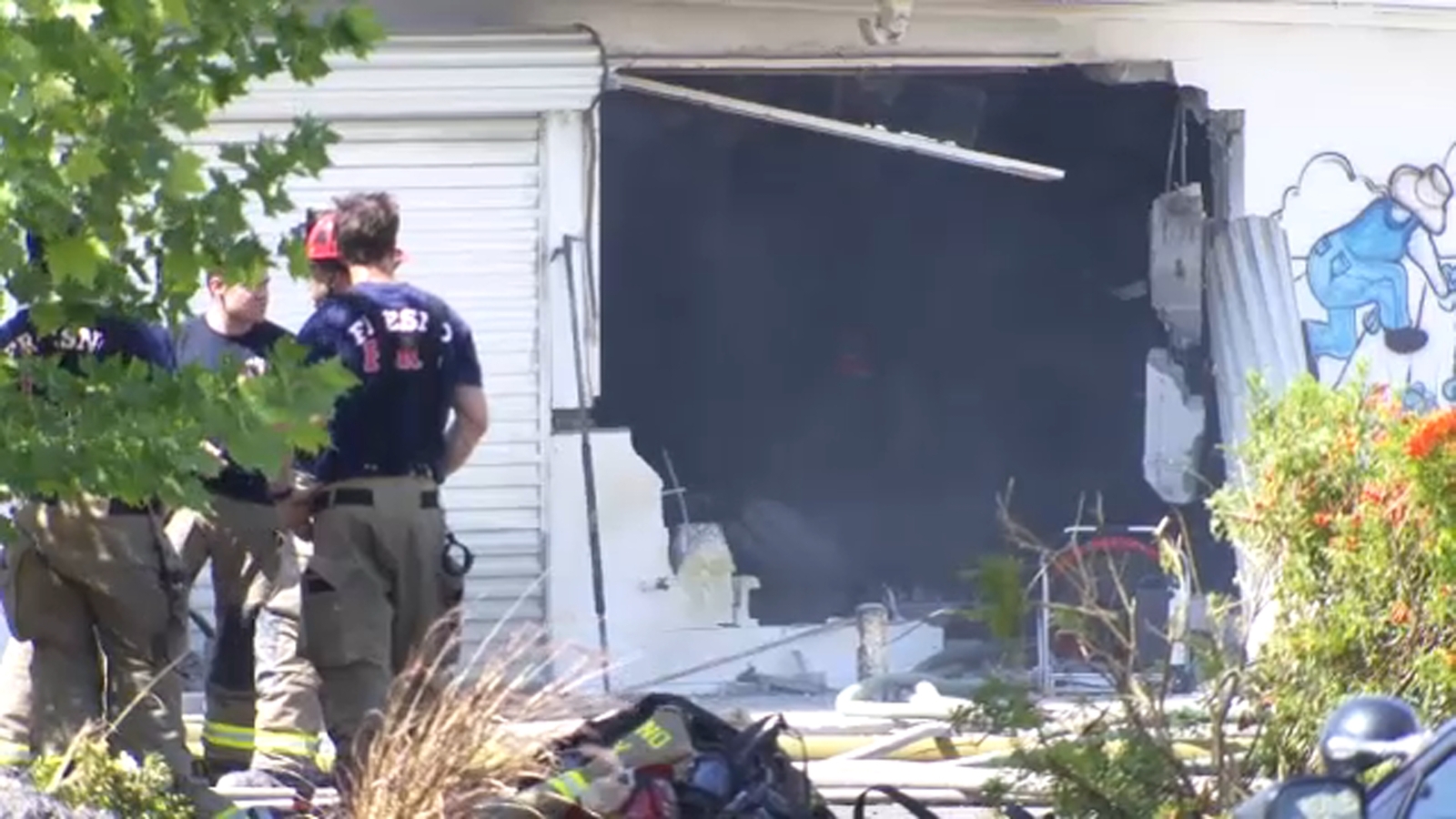 Woman killed after car crashes into building and sparks fire in southwest Fresno - ABC30 Fresno