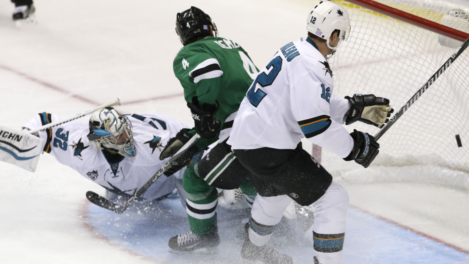 Roussel's goal breaks tie, Stars beat Sharks 5-3 - ABC7 San Francisco