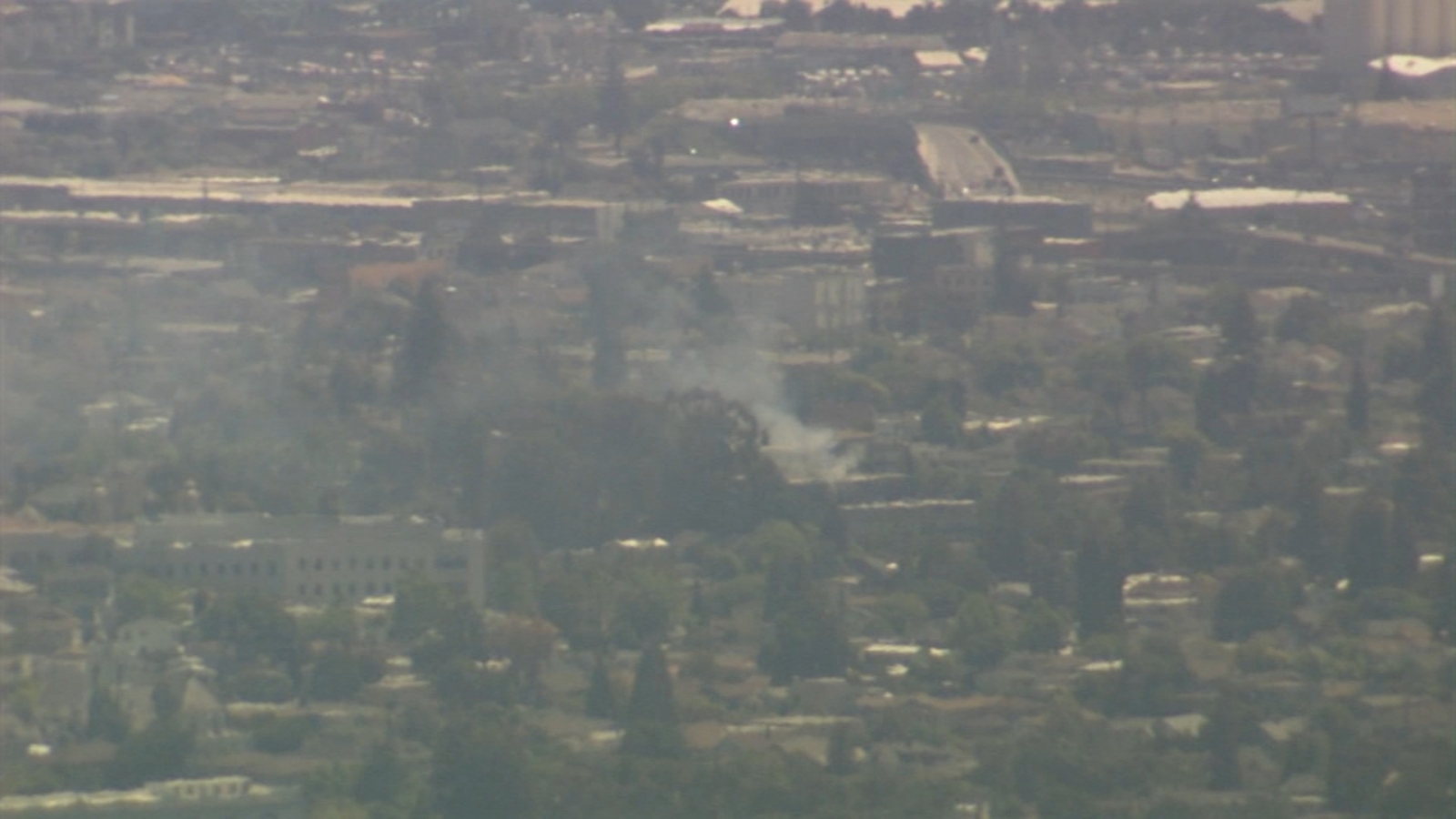Crews contain 2-alarm apartment fire in Oakland - ABC7 San Francisco