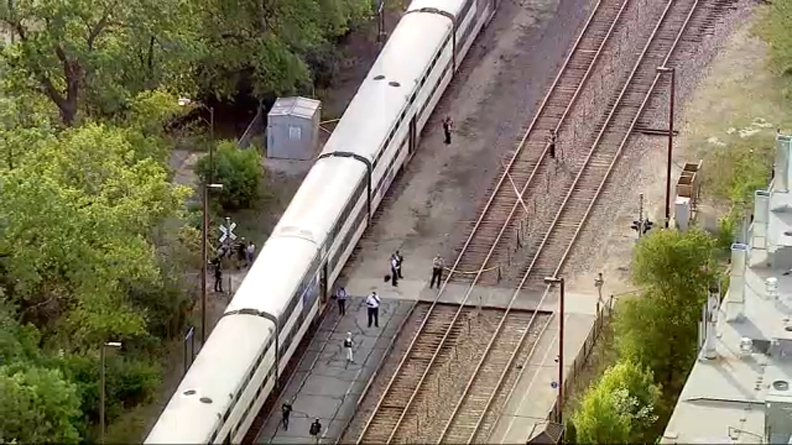 Metra UP-NW train hits, kills pedestrian near Gladstone Park - ABC7 Chicago