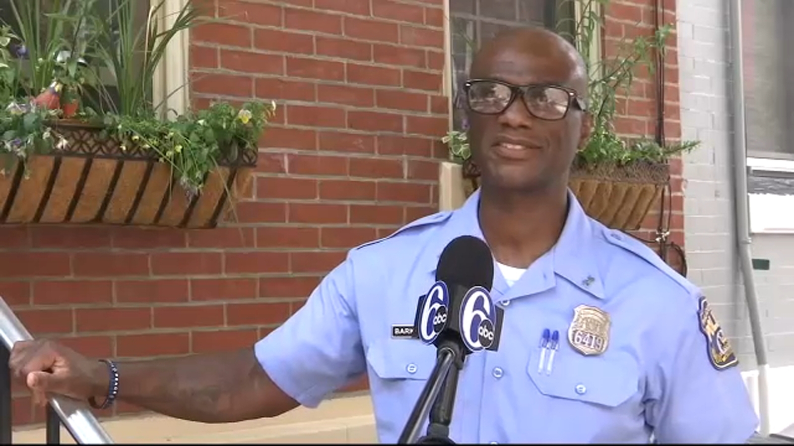 Philly community police officer receives Medal of Hope award - 6abc ...