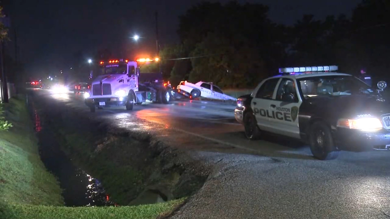 Houston police cruiser crashes into southwest Houston ditch - ABC13 Houston