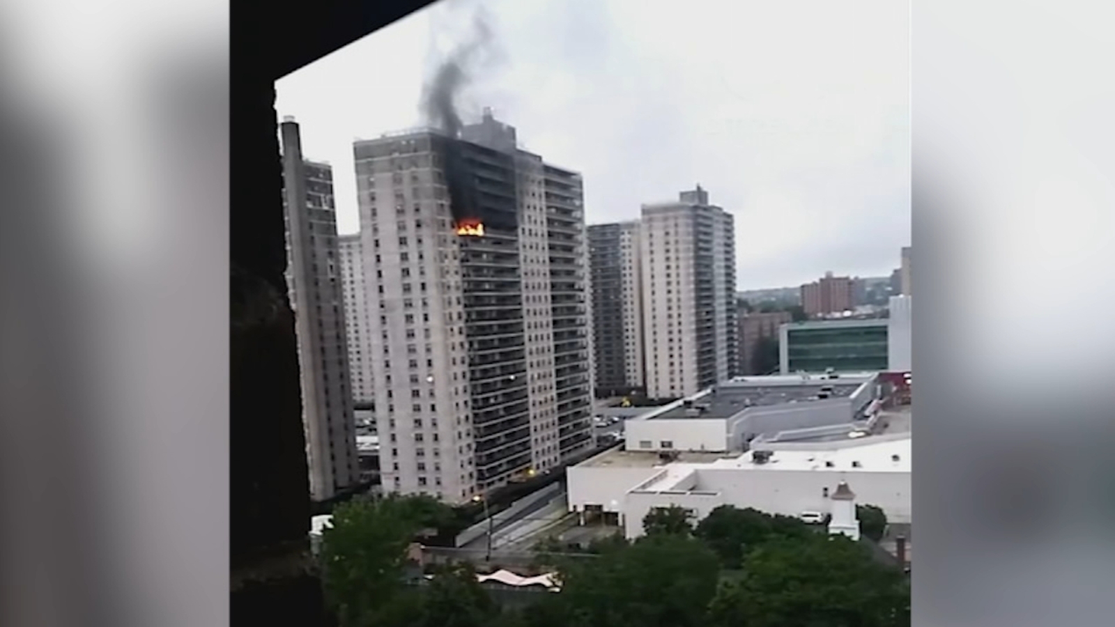 Bronx fire: 2 hurt in high-rise apartment building blaze in Melrose ...