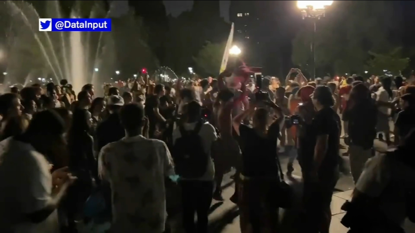 Night after 23 arrests, Washington Square Park stays open all night ...