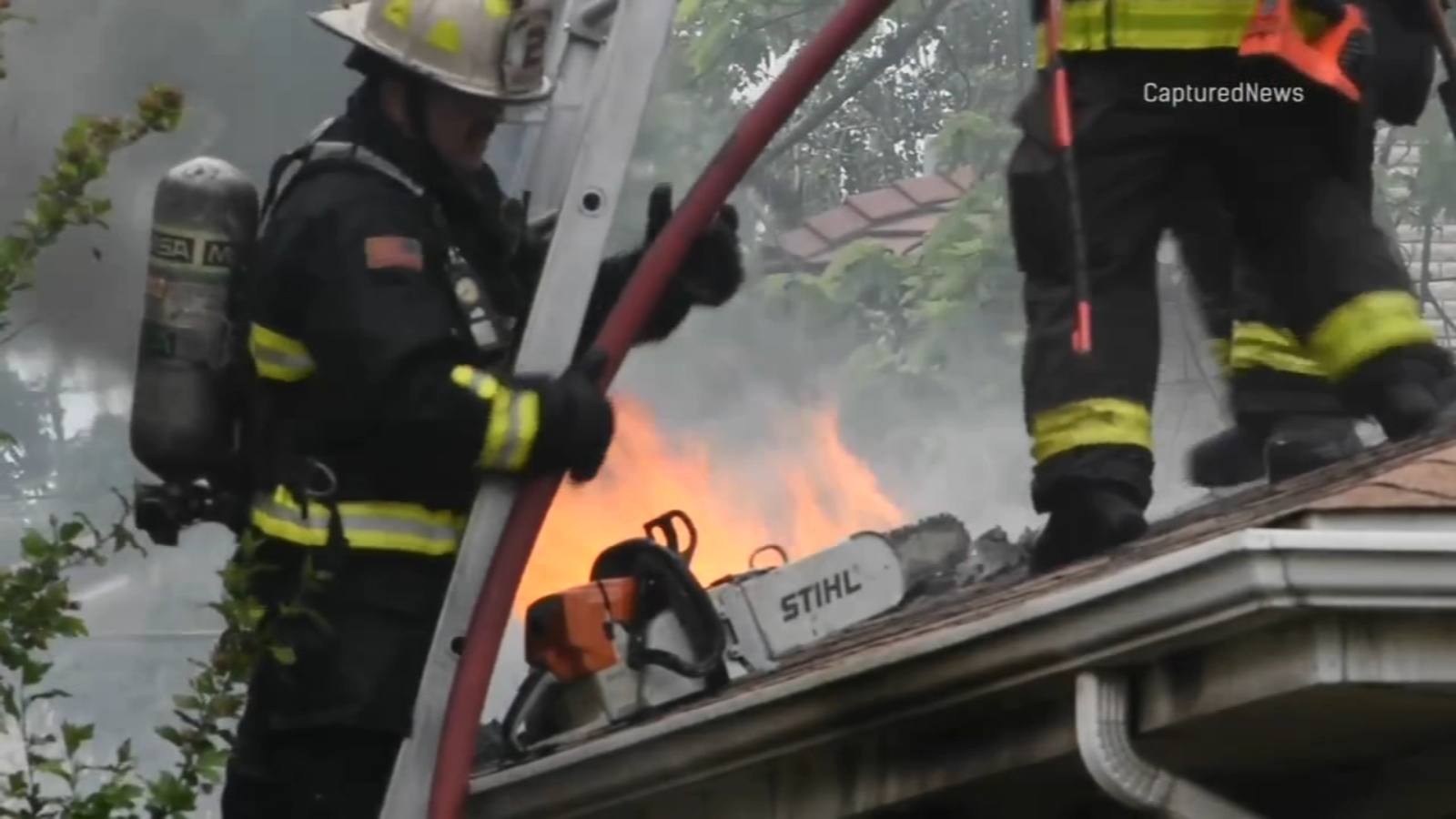 Lincolnwood fire spreads from garage to home on North Karlov, leaves 1 ...