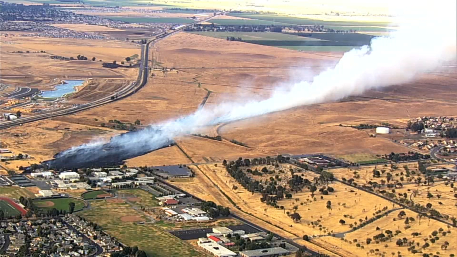 Grass fire burns nearly 100 acres, destroys structure near Travis AFB ...