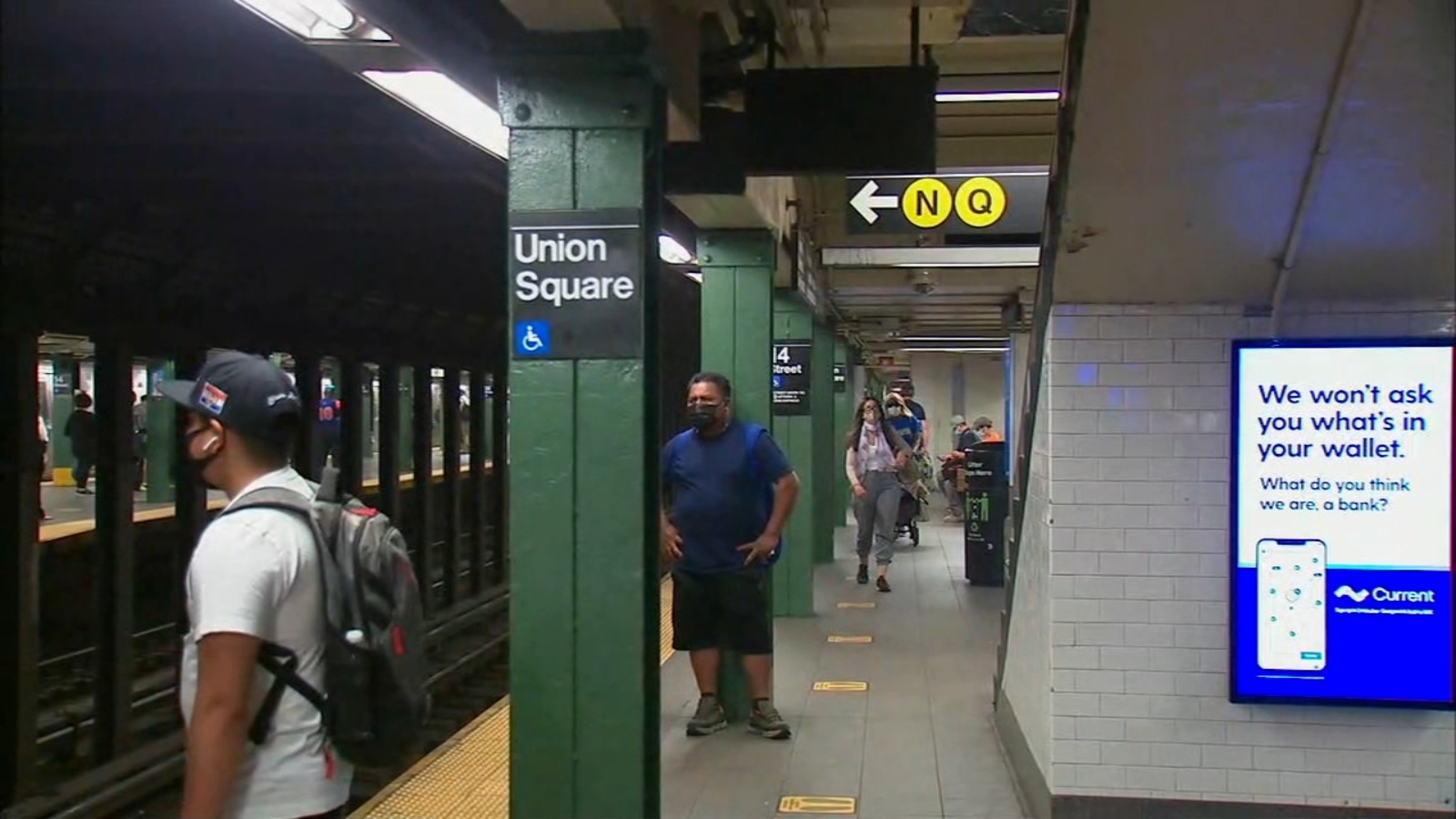 Off-duty NYPD officer stabbed in head with scissors in Union Square subway station - ABC7 New York