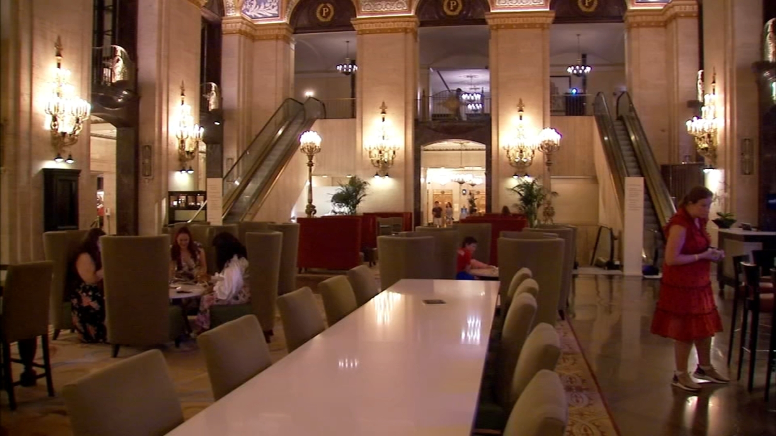 Palmer House Chicago hotel reopens after more than a year - ABC7 Chicago