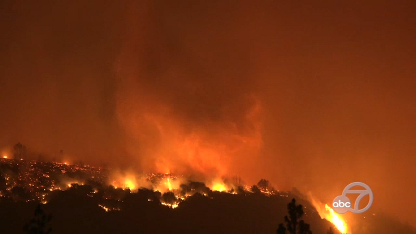 Firenado spawns inside Lava Fire burning in Siskiyou County near Mt ...