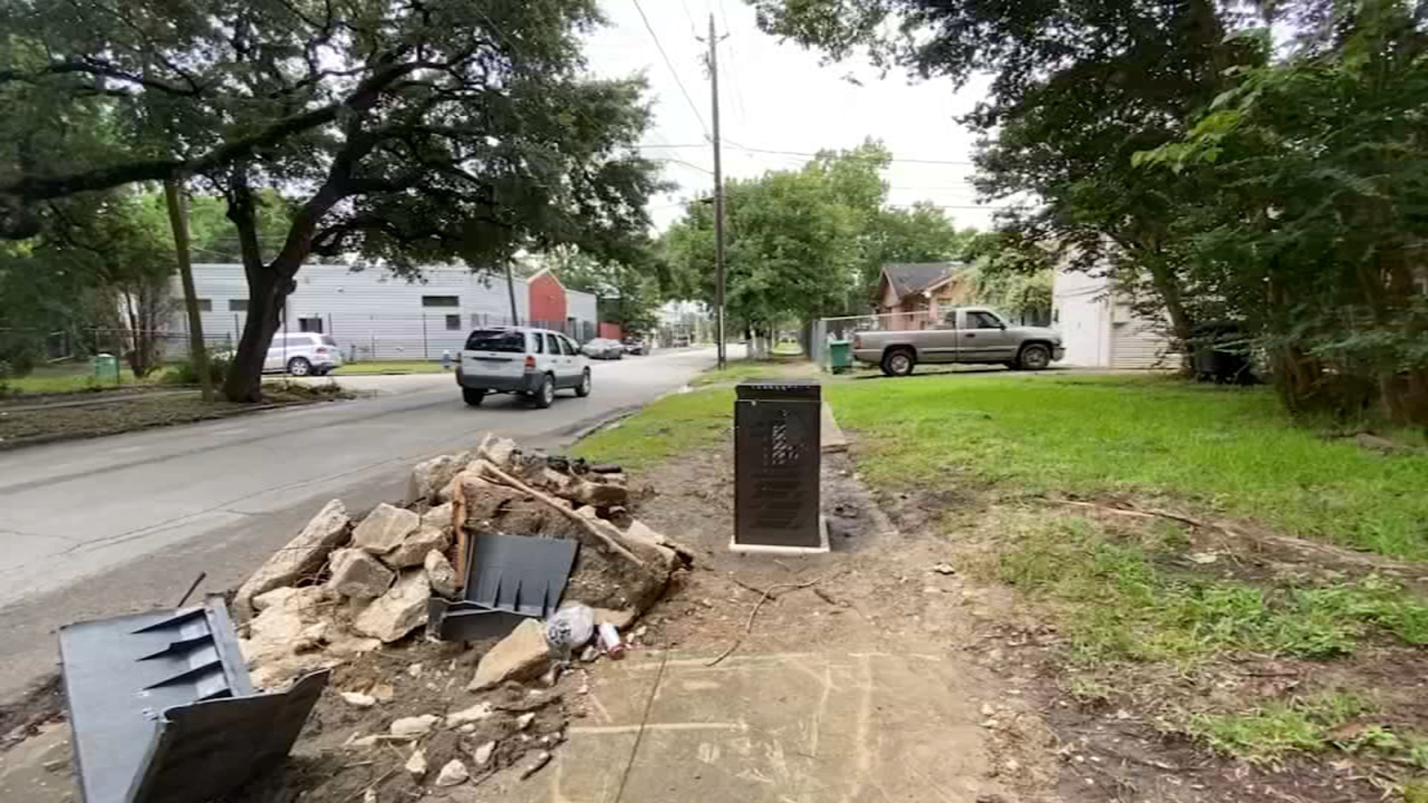 Eyesore utility box winds up on Eastwood neighborhood sidewalk - ABC13 ...