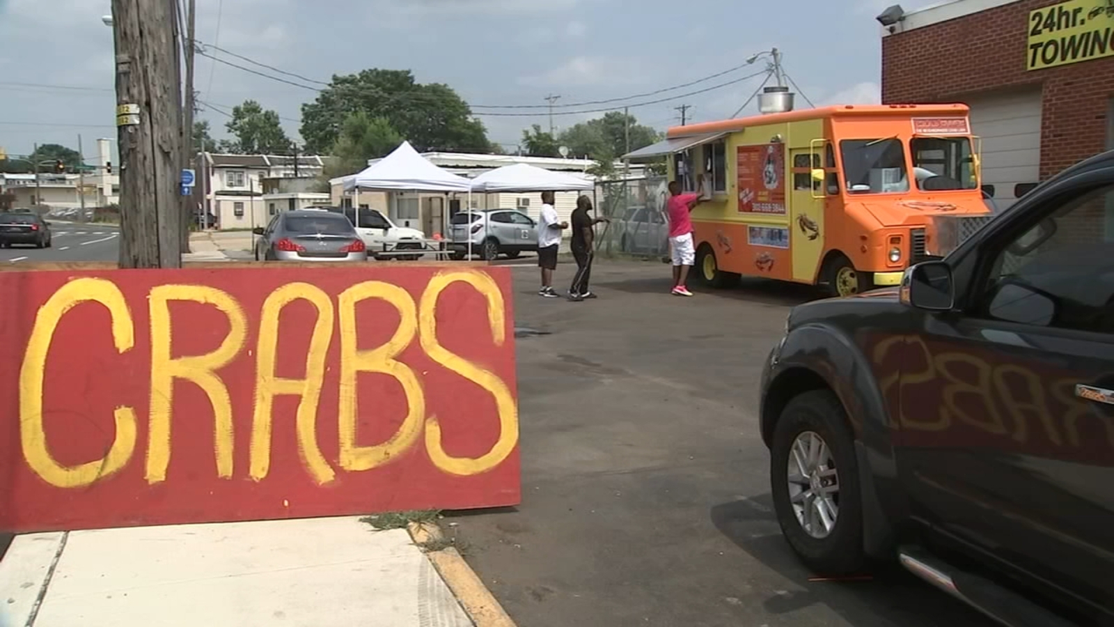 The 'Neighborhood Crab Lady' Yolanda Parson opens successful Crab ...