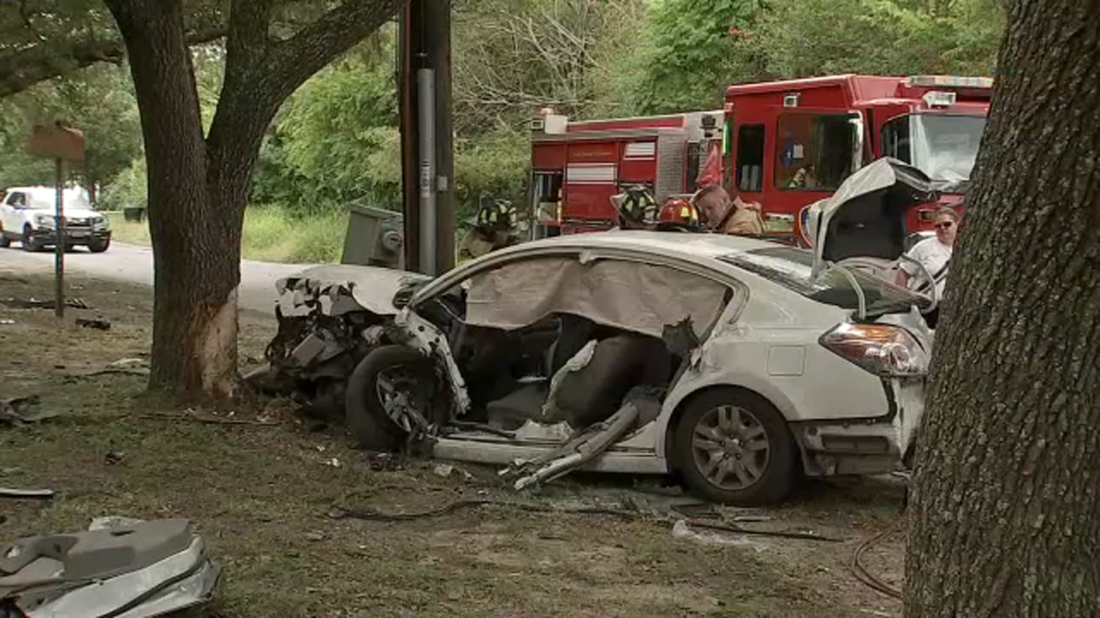 Chase Ends With Suspect Crashing Into Pedestrian In Se Houston Hpd