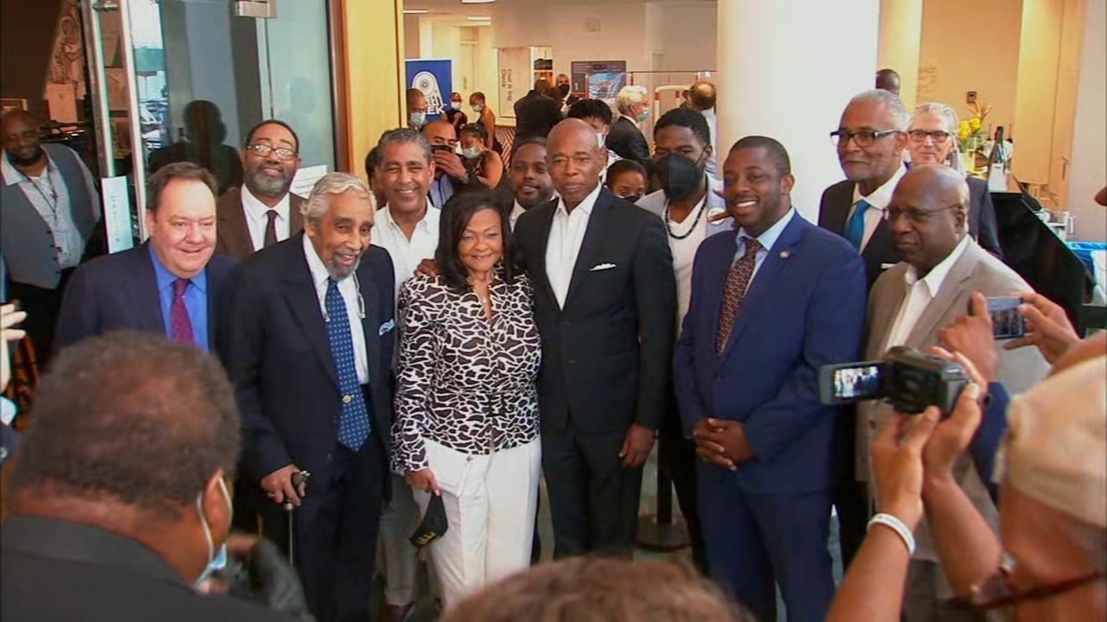 'Harlem Week' gala held in honor of former NYC mayor David Dinkins ...