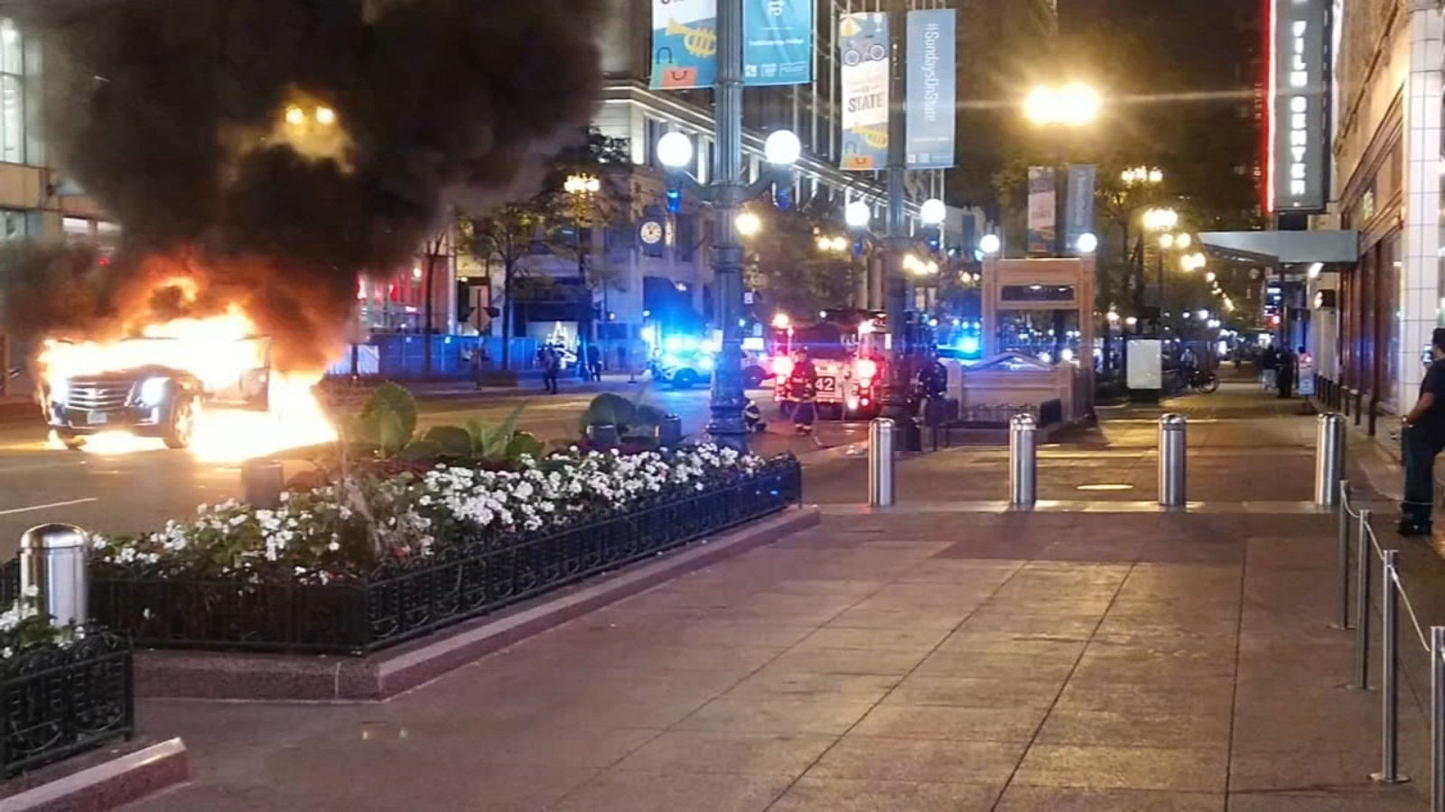SUV set on fire outside Chicago Theatre - ABC7 Chicago