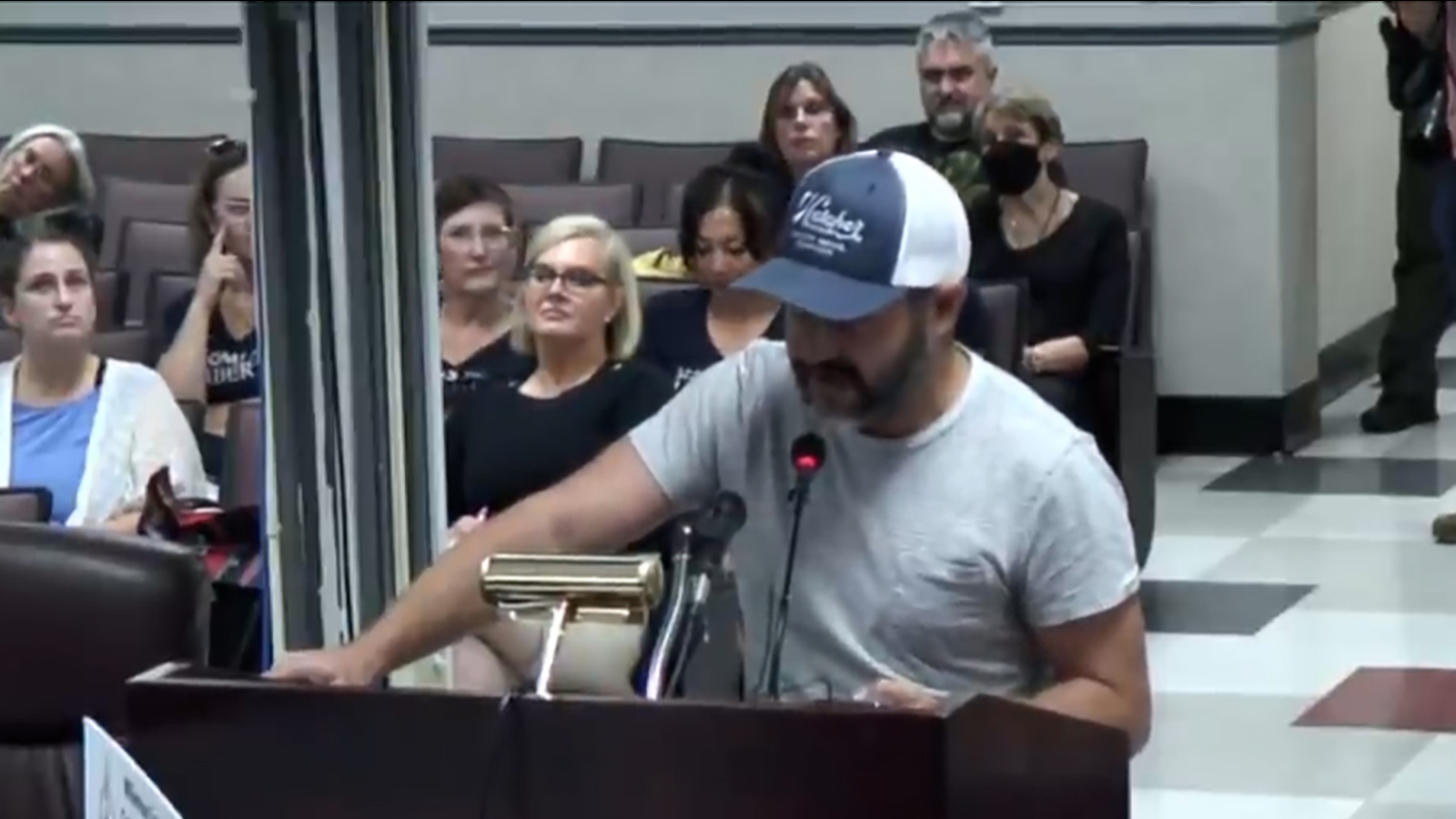 Tennessee dad Justin Kanew gives impassioned speech about masks at ...