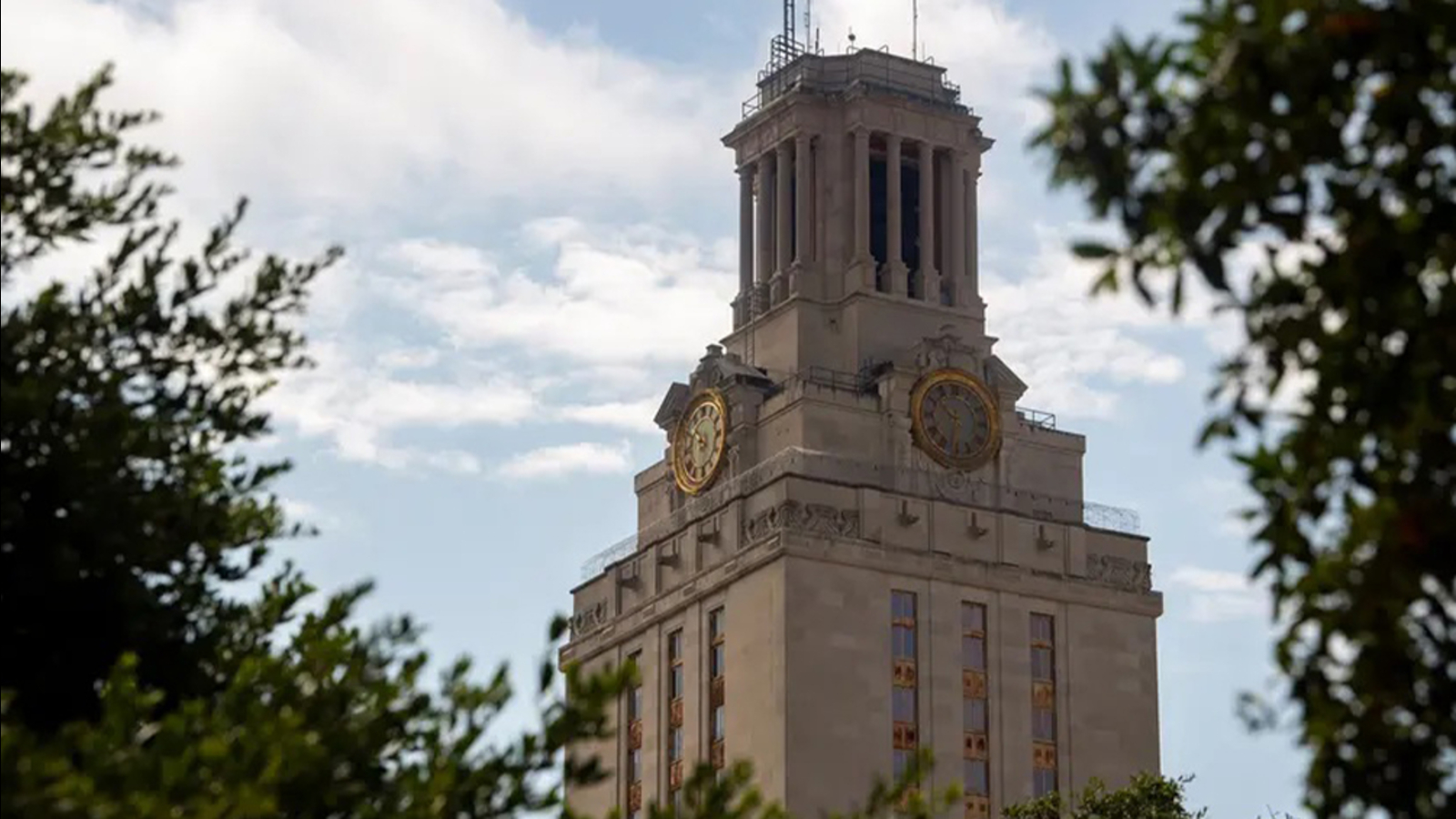 University of Texas Austin will allow students to live together on ...