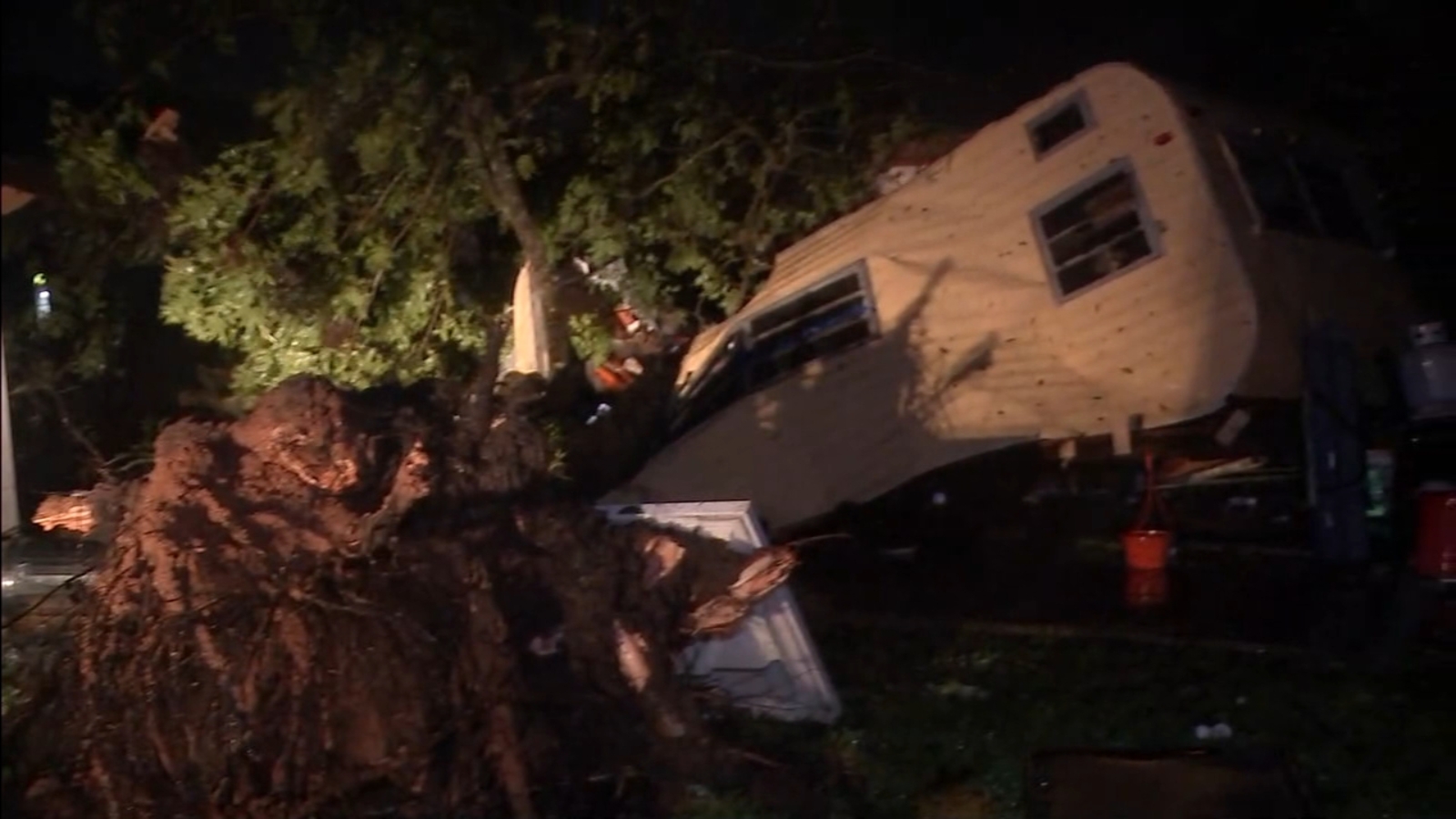 2 rescued after tree topples over in city of Brazoria ahead of ...