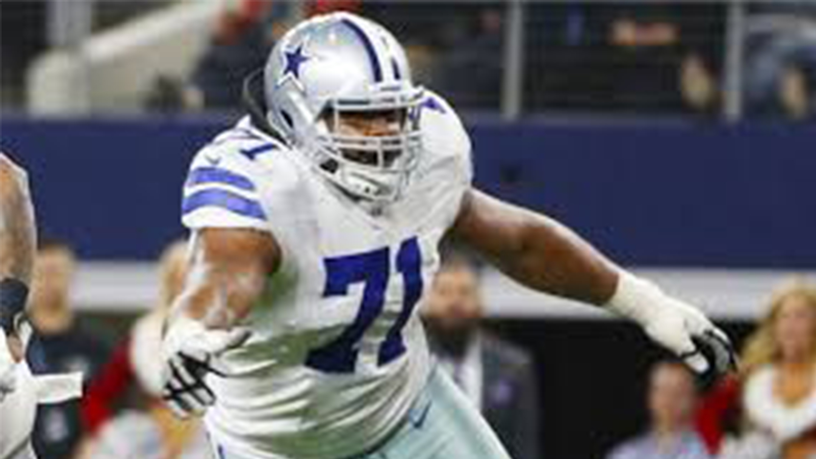 Dallas Cowboys' right tackle La'el Collins attempted to bribe NFL drug ...