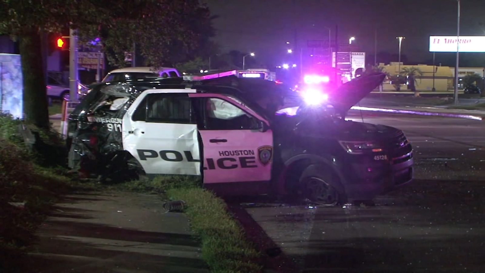 Houston police officer injured in 2-vehicle SW Houston crash - ABC13 ...