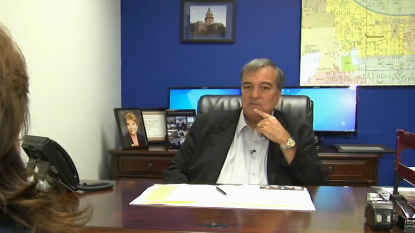 Crestwood, Illinois Mayor Lou Presta expected to resign amid red light ...