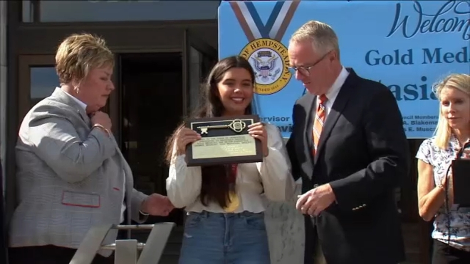 Teen swimmer who won gold at Paralympics presented with 'Key to the ...
