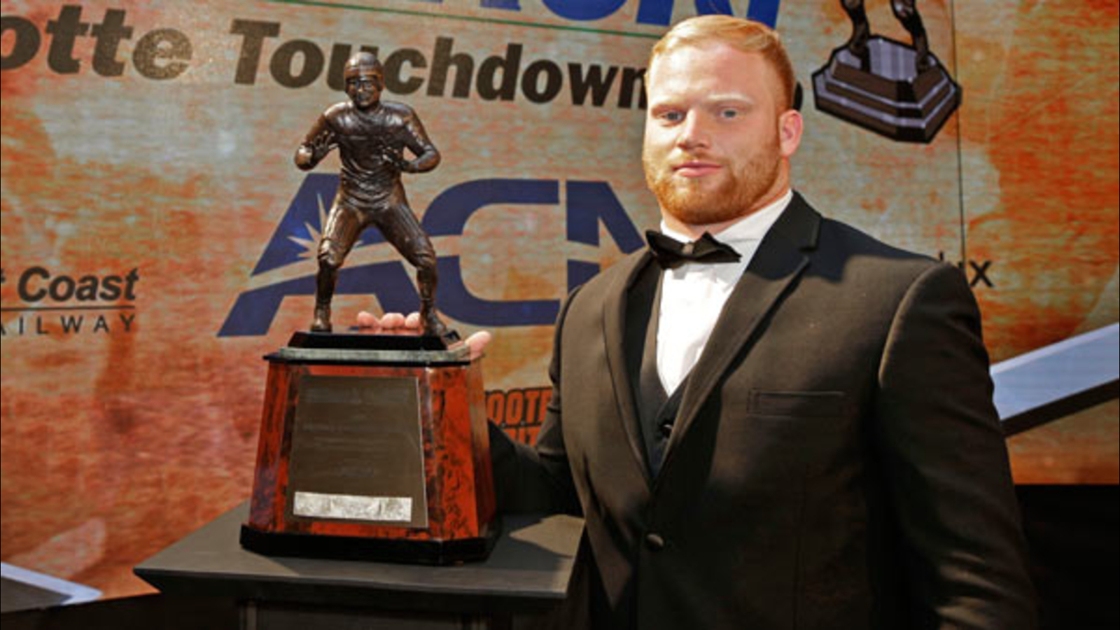 Temple LB Tyler Matakevich earns top college defensive player - 6abc ...