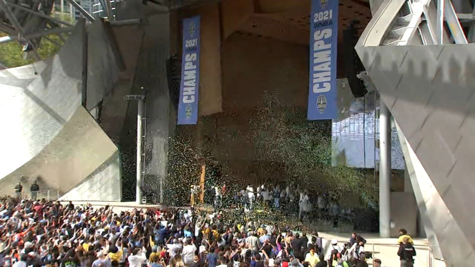 Chicago Sky parade: Candace Parker's mom, Sara Parker, former LSU ...