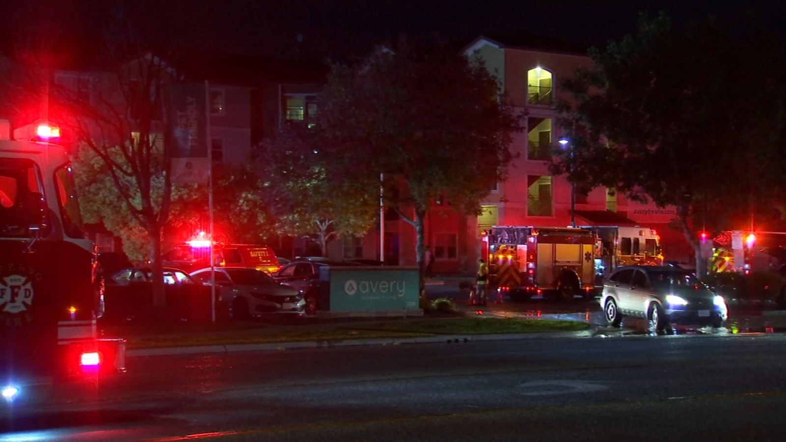Multiple people displaced after apartment fire in northeast Fresno - ABC30 Fresno