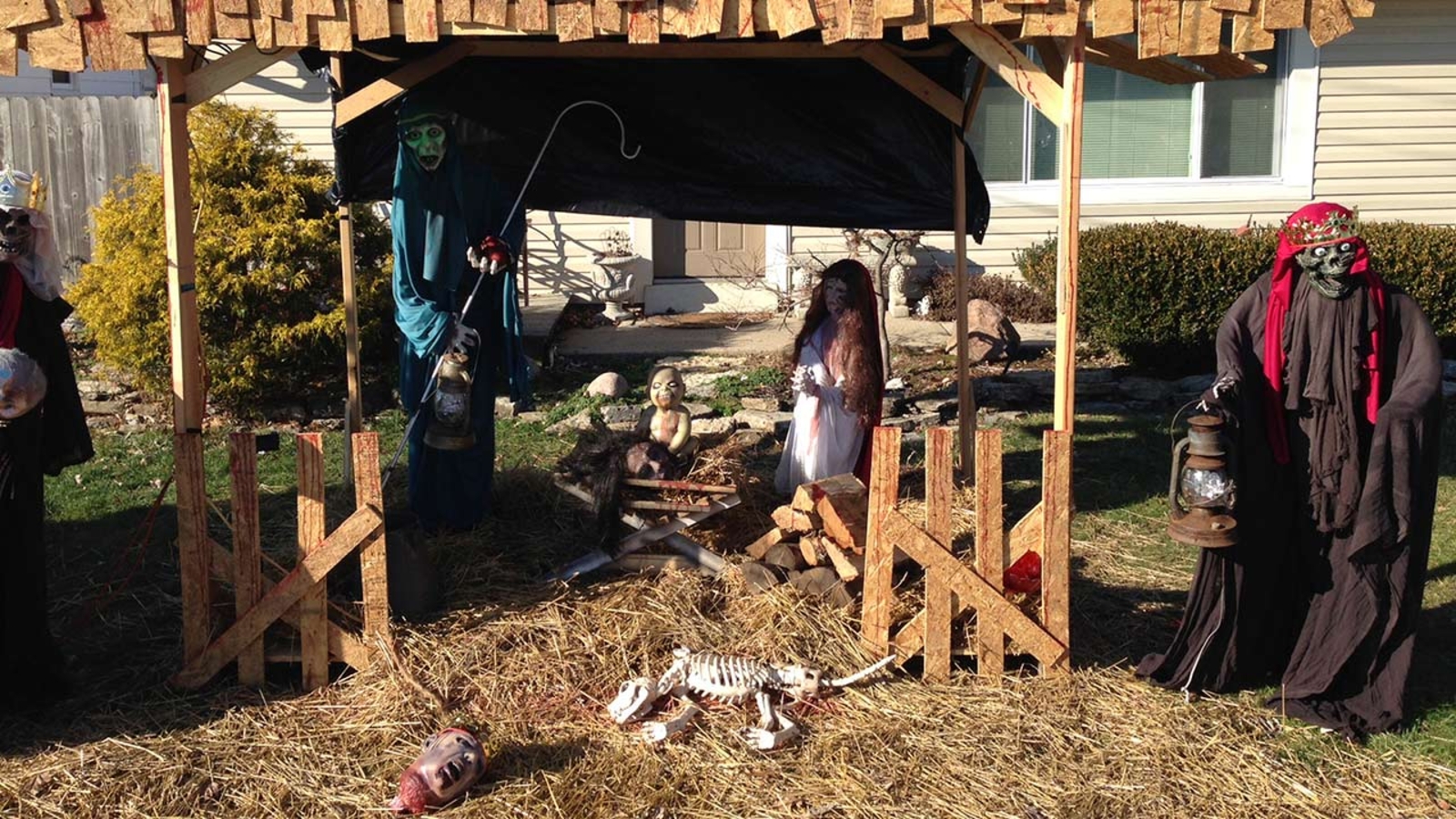 'Zombie nativity' back in Ohio yard a year after controversy - ABC13 ...