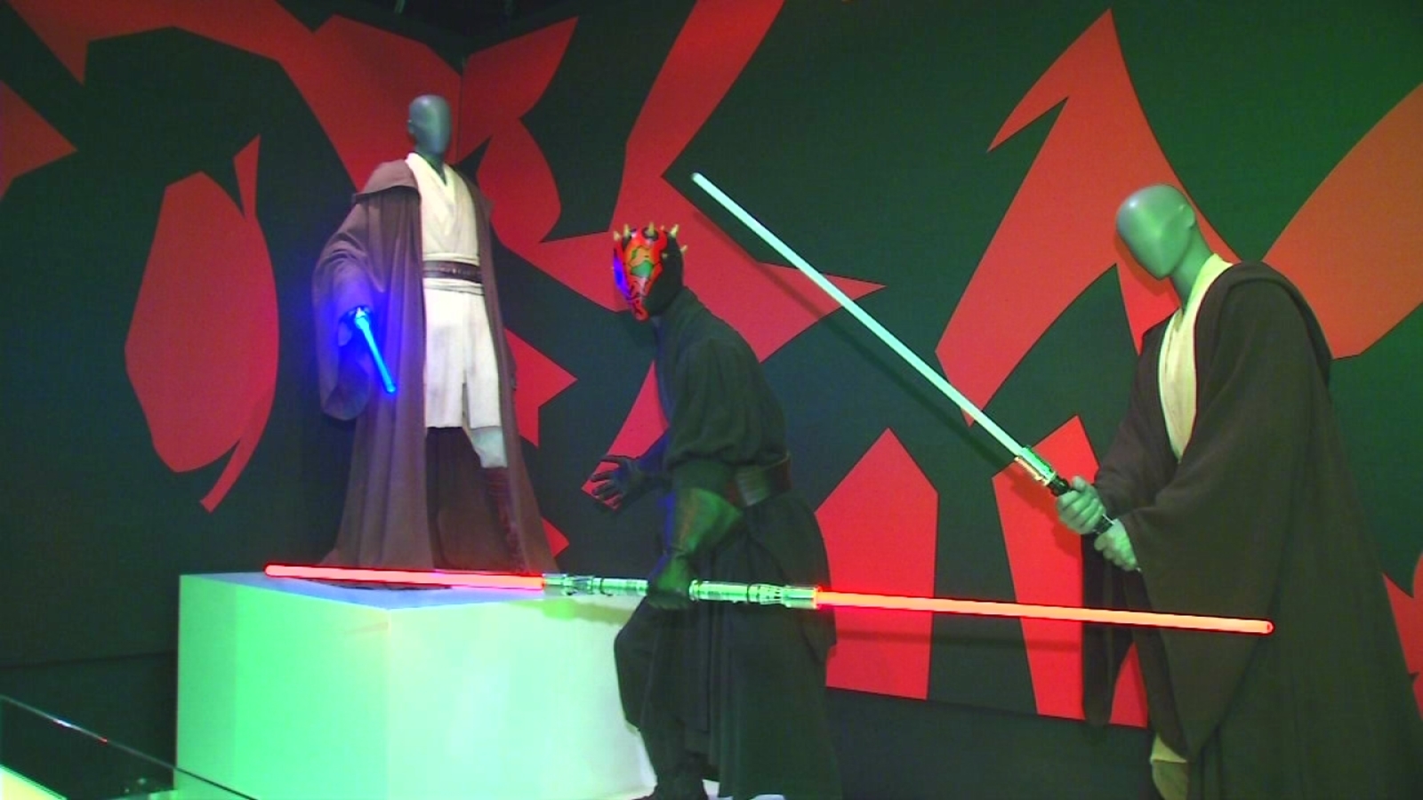 Star Wars And The Power Of The Costumes Exhibit In New York City Abc7 San Francisco