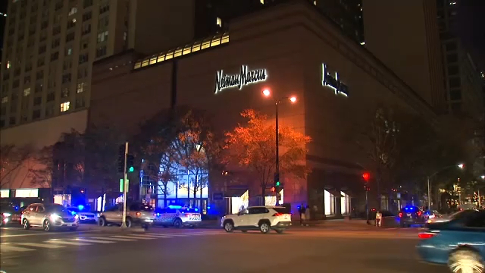 Chicago crime: Group of thieves target Neiman Marcus on Michigan Avenue ...