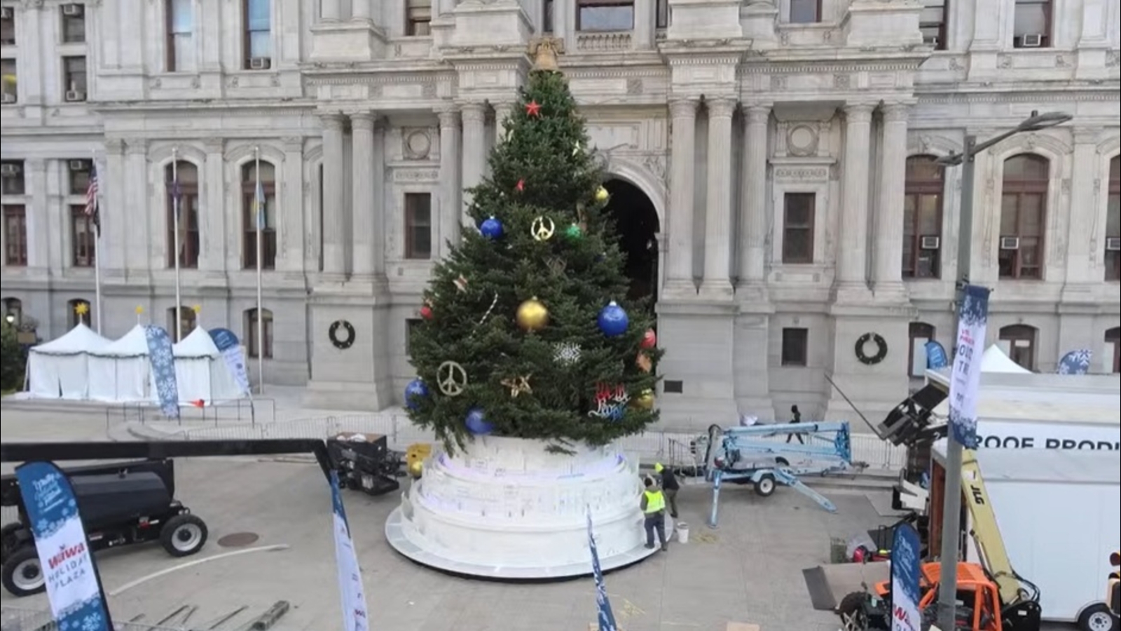 The Philadelphia Holiday Tree at City Hall: Live look - 6abc Philadelphia