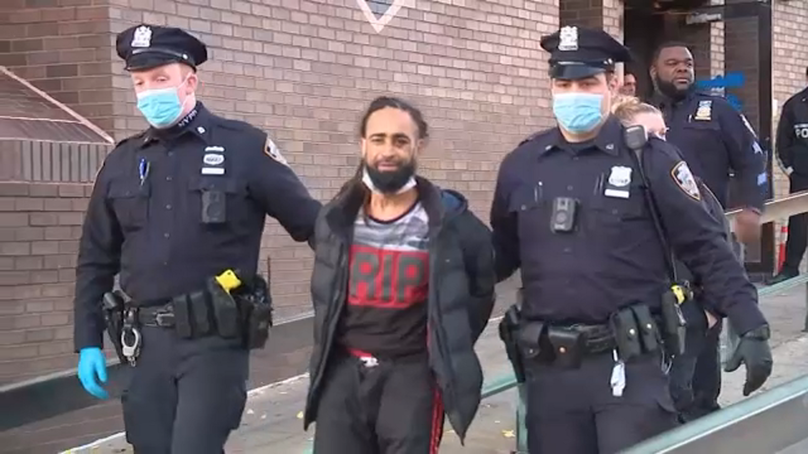 Man who shot Bronx teen Khamani Garrett was sitting on stoop pointing ...