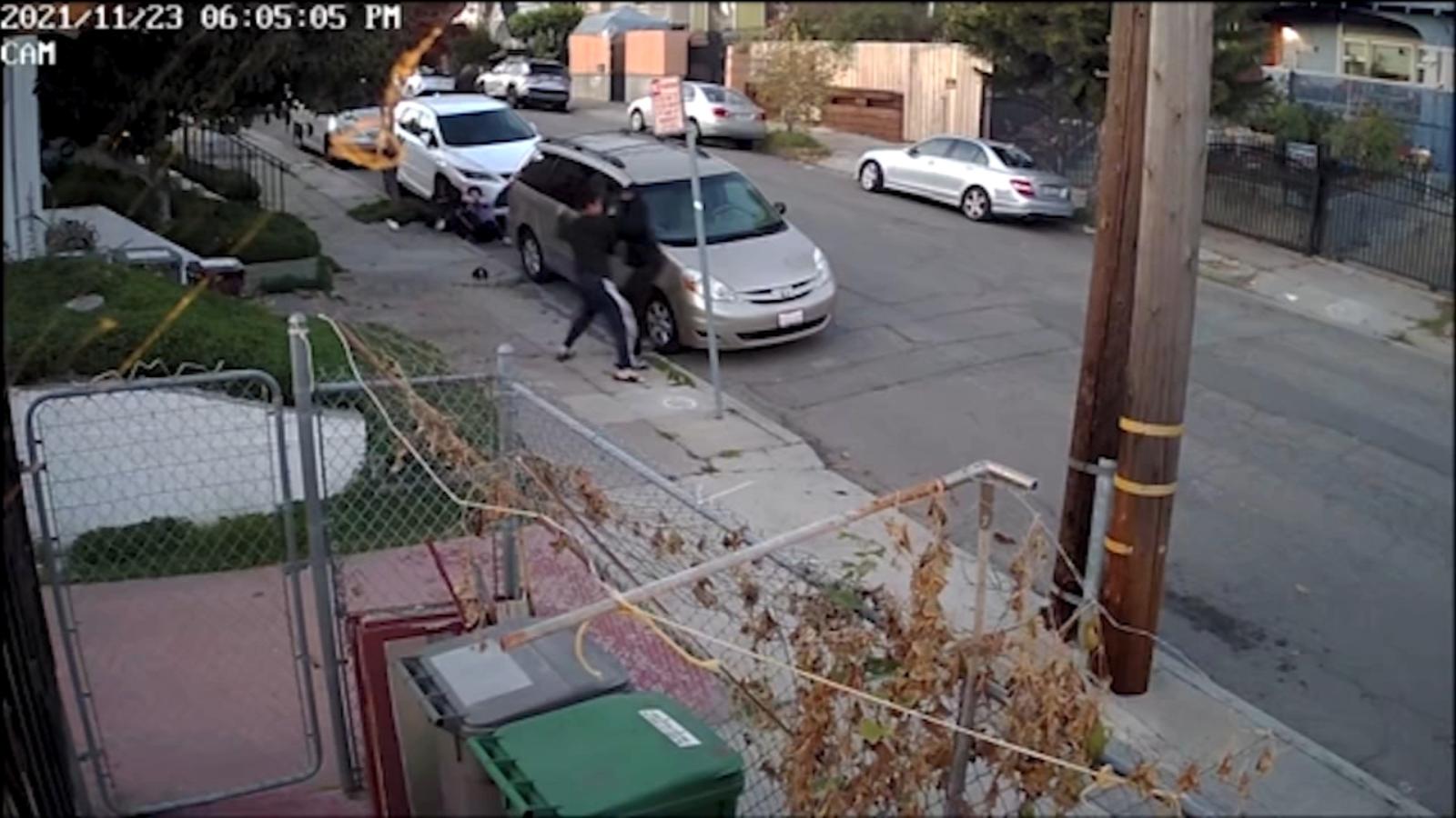 Video shows California siblings saving mom from attempted robbery in ...