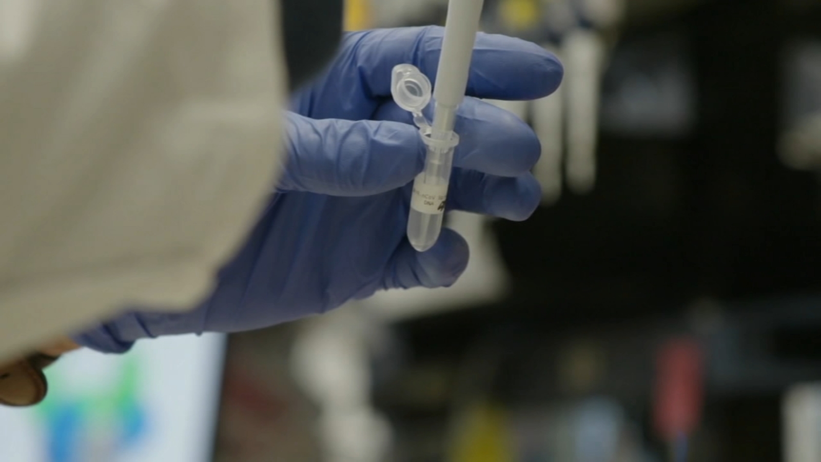 COVID omicron variant Chicago: Illinois officials announce new COVID-19 ...