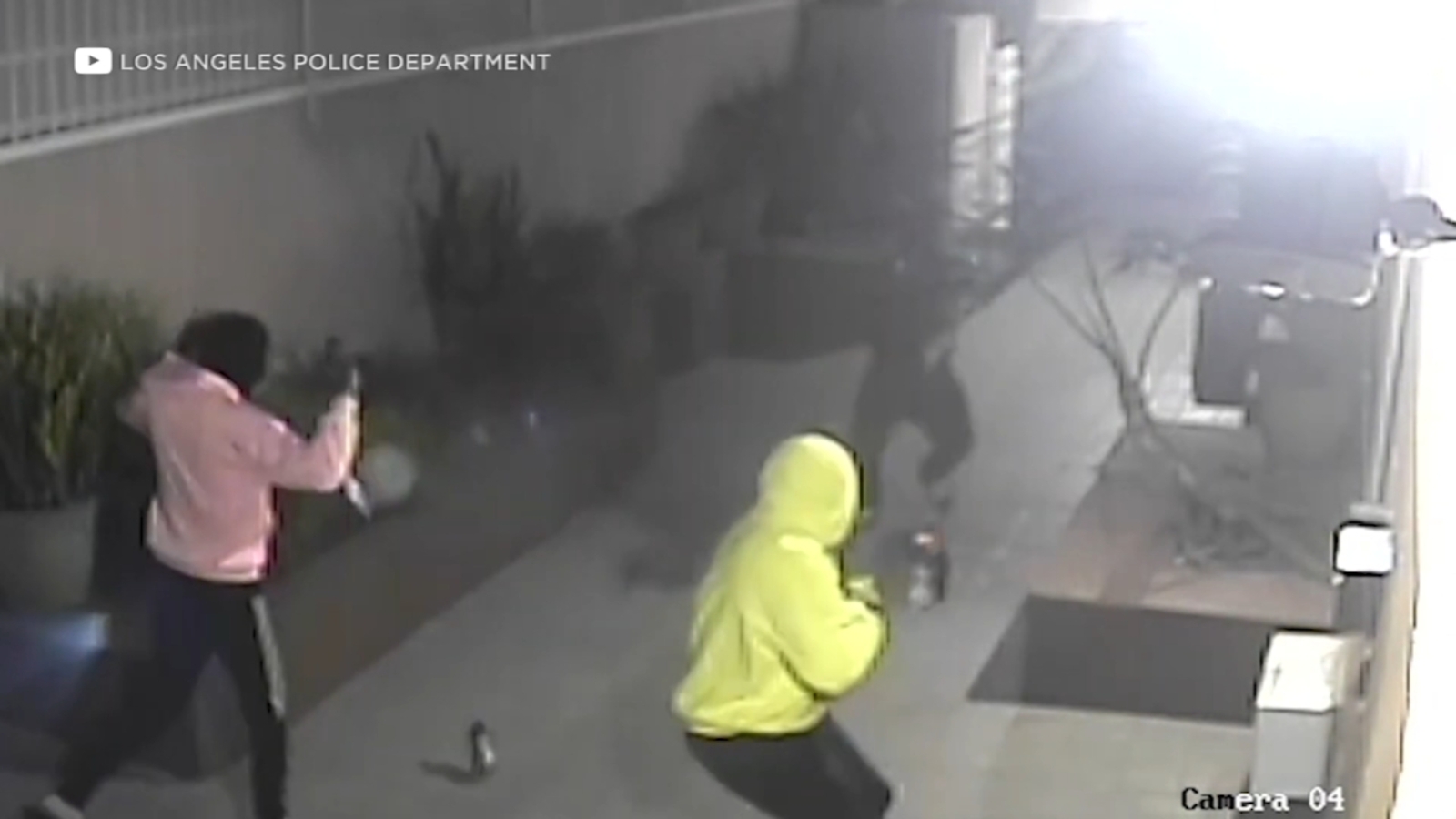 2 Held At Gunpoint By Suspects In Follow Home Robbery In Hollywood