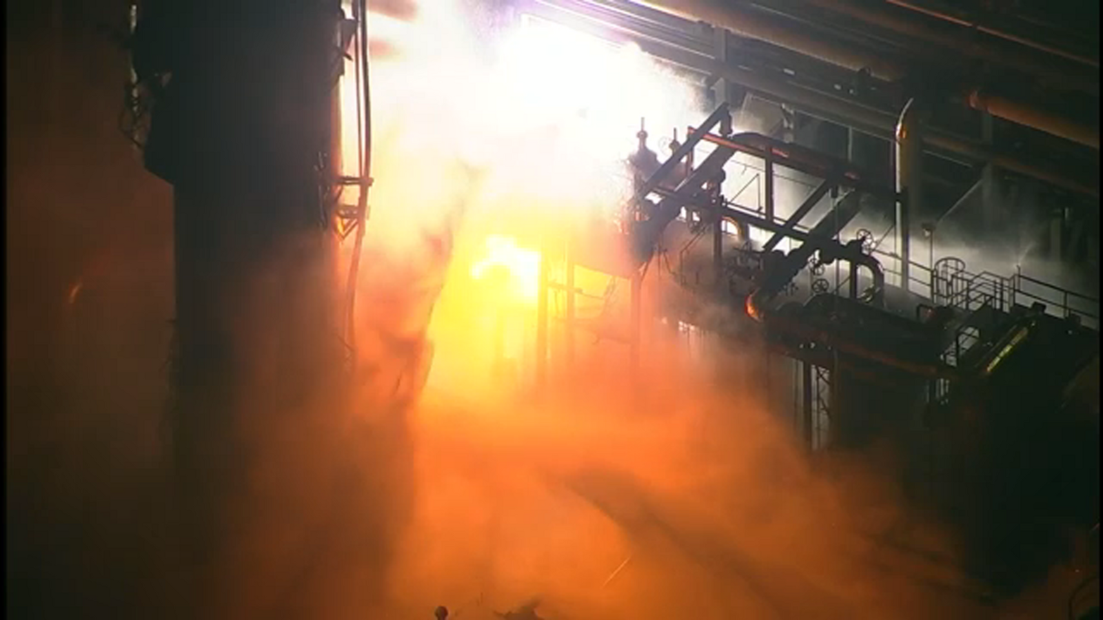 4 people injured in fire at ExxonMobil plant in Baytown, officials say ...